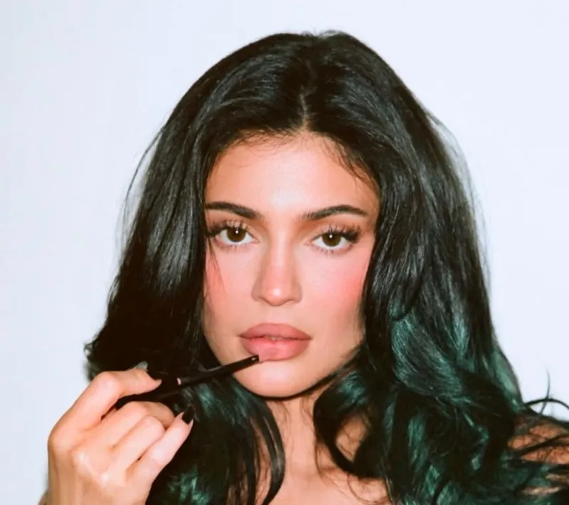 ¿Sumergir el rostro en hielo como Kylie Jenner es beneficioso ...